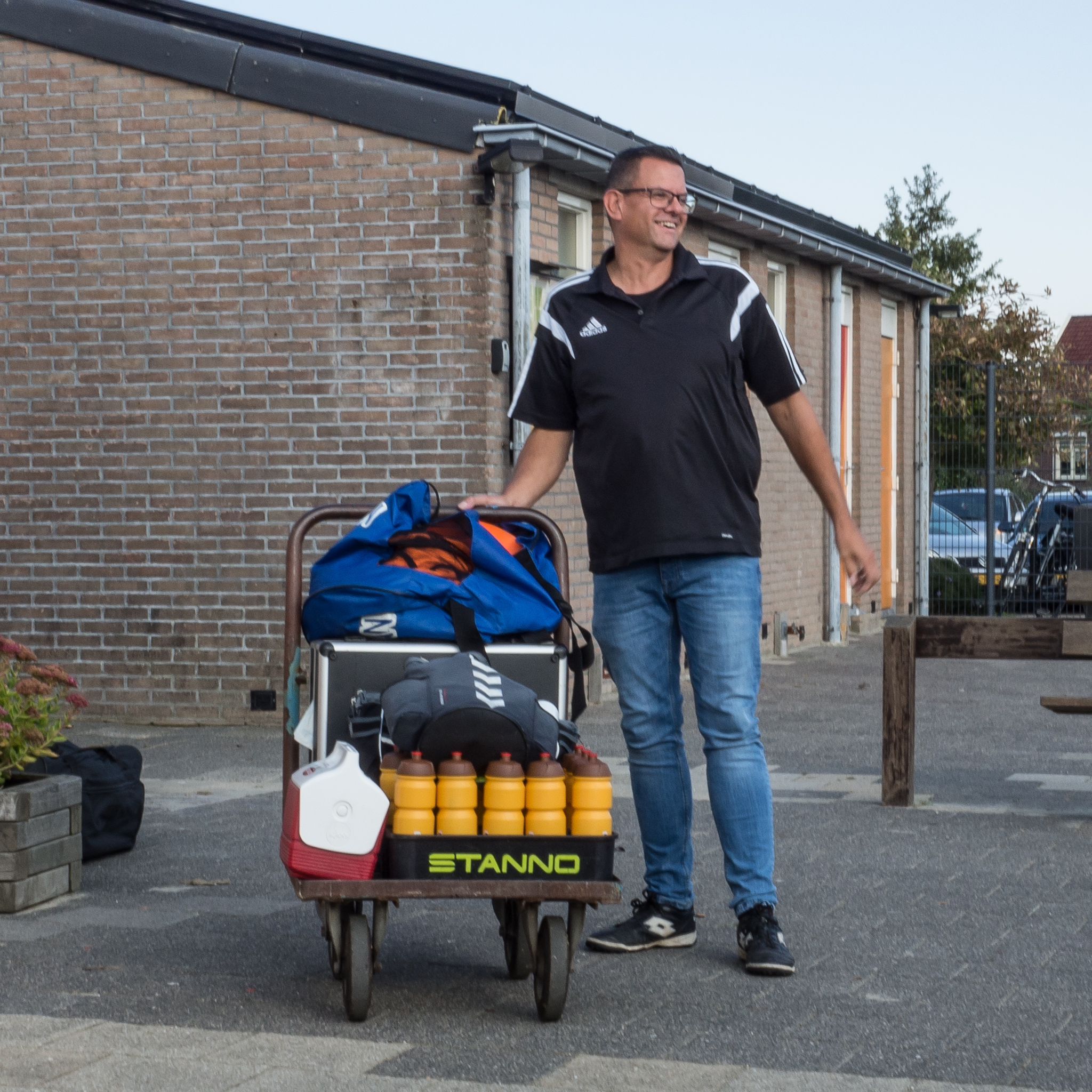 Terug van weggeweest: Verzorger René van den Hummel | s.v. MZC'11